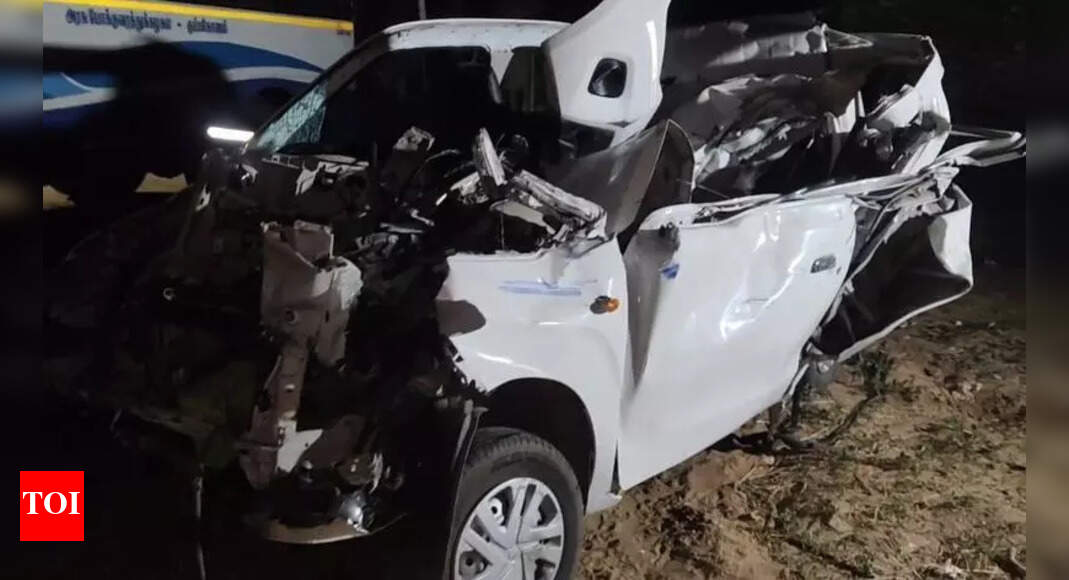 Three dead, two injured after car crashes into bus | Trichy News - The ...