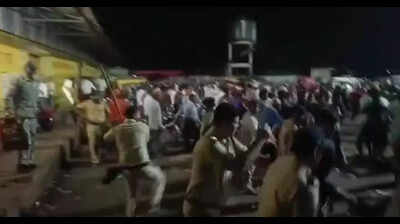 Police lathi-charge farmers protesting over fertiliser shortage ...