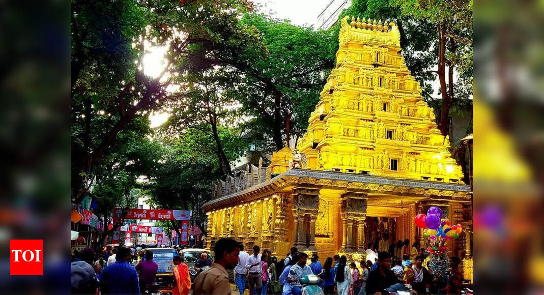 Festive crowds block traffic and risk safety at city chowks | Pune News ...