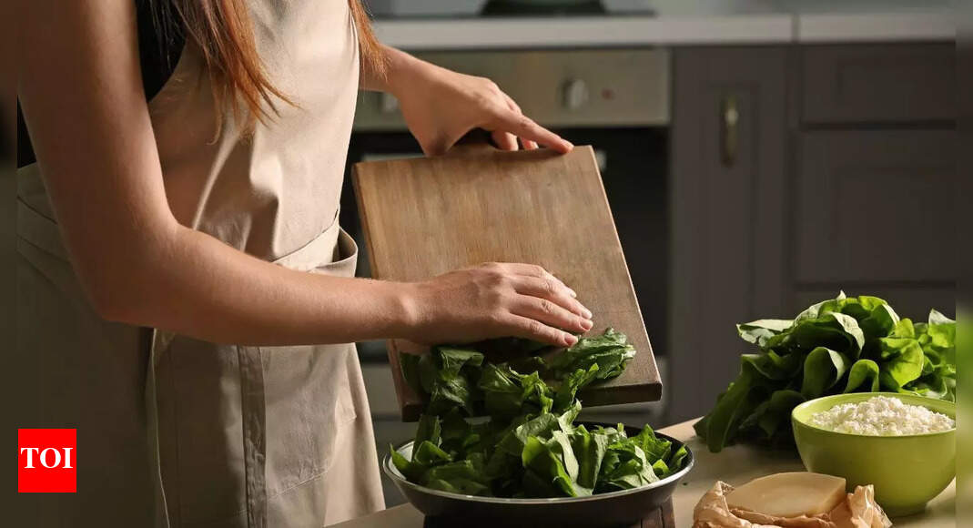 How to cook spinach the right way for healthy and delicious meals ...