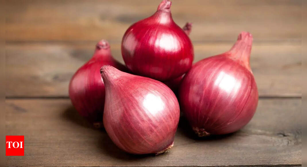 Onion cleaning hack: How to make your windows sparkle naturally in 60 ...