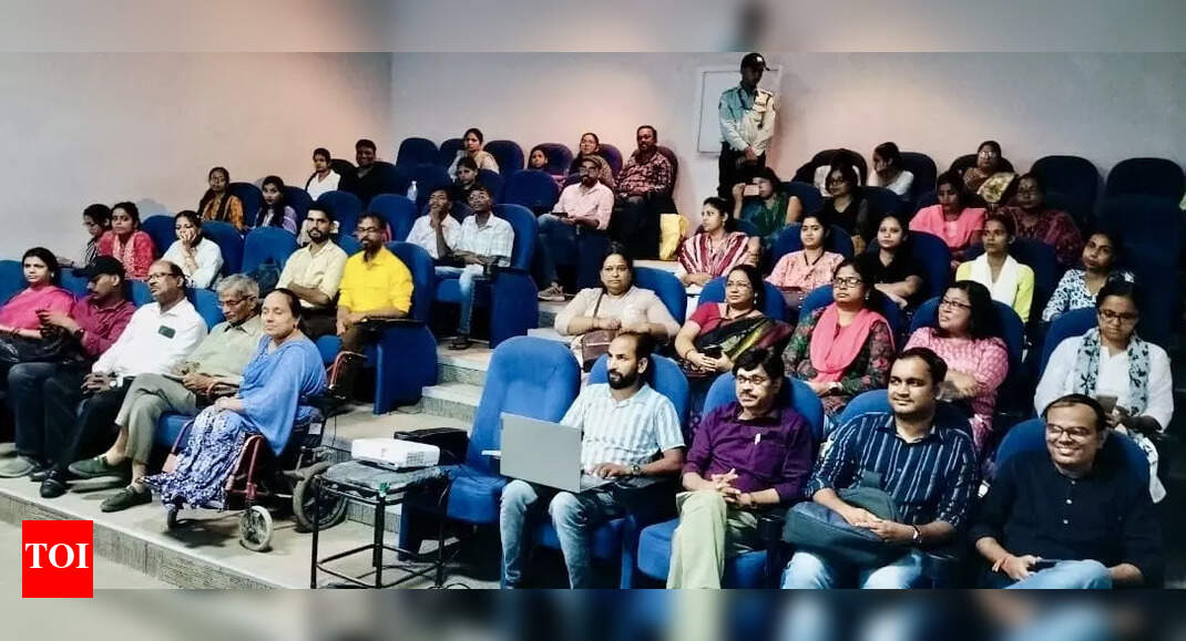 Workshop on ‘Patna Kalam’ begins in Patna | Patna News - The Times of India