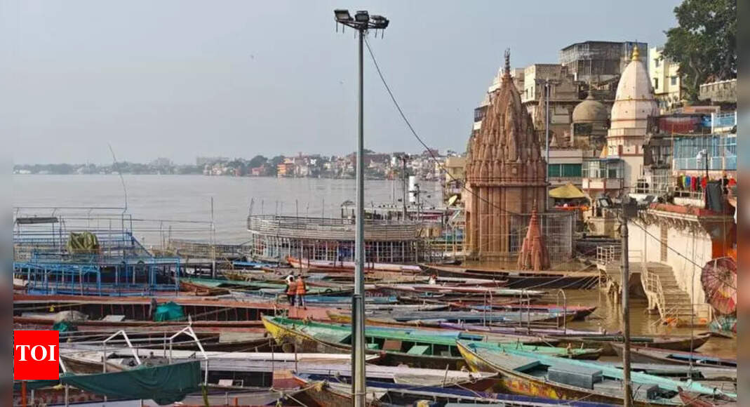 Ganga again on rising trend, inches closer to danger mark | Varanasi ...