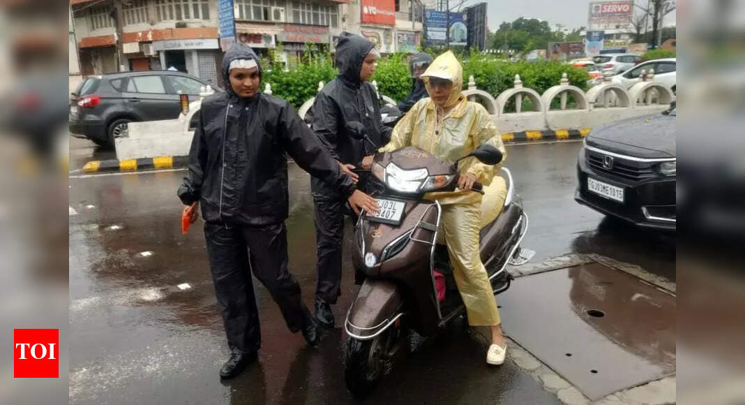 Headstrong defiance: Rajkot protests helmet rule | Rajkot News - The ...