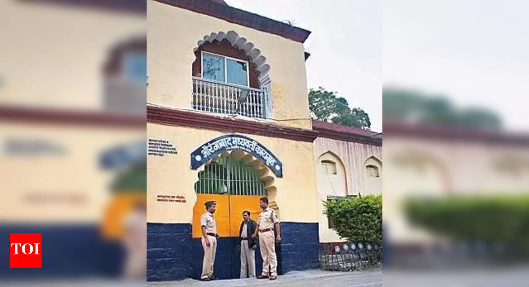 Inmates assault police inside Harsul central jail, case registered ...