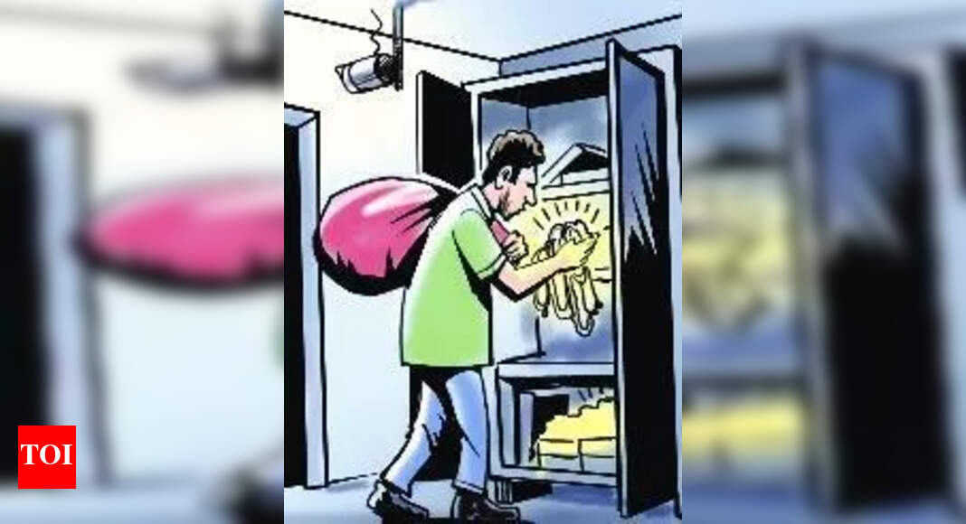 Two guest workers booked for stealing gold from jewellery shop in ...