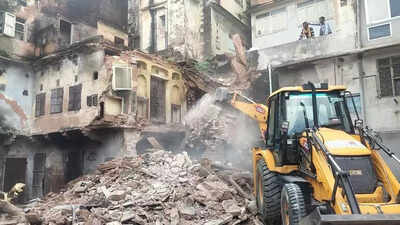 JMC-H demolishes 2 rickety bldgs, seals 1 in Walled City | Jaipur News ...