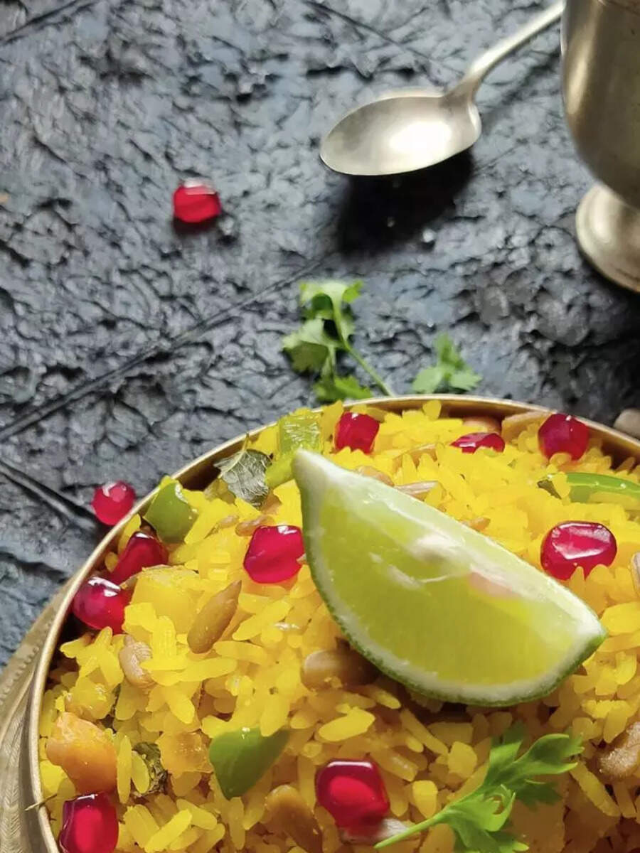 How to make classic delicious Indori-style Poha at home | Times of India