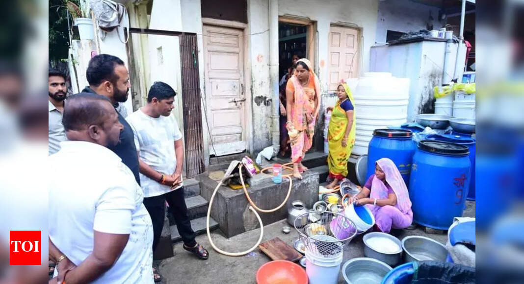 Min Gore: Residential areas in Solapur submerged, NHAI-built roads to ...