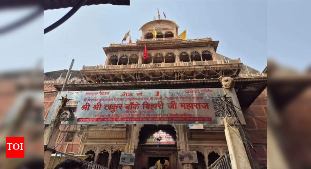 6 queue lanes, no VIP passes for darshan at Banke Bihari | Agra News ...