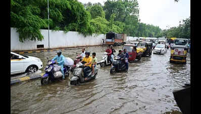 Downpour Cripples Nagpur, Homes Flooded and Traffic Crawls | Nagpur News - The Times of India
