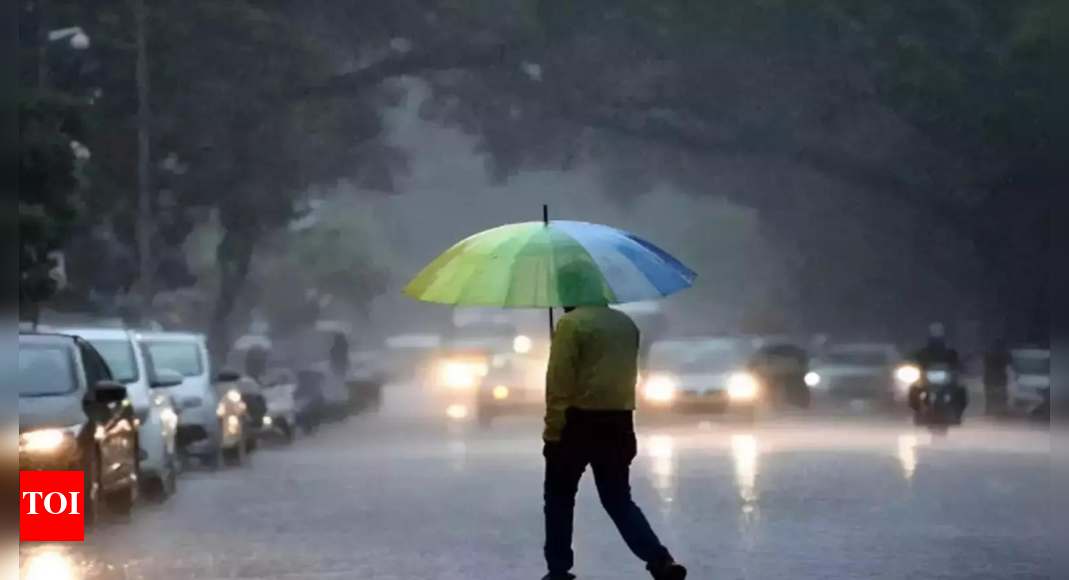 Mumbai weather: Moderate rain with high humidity; AQI remains moderate ...