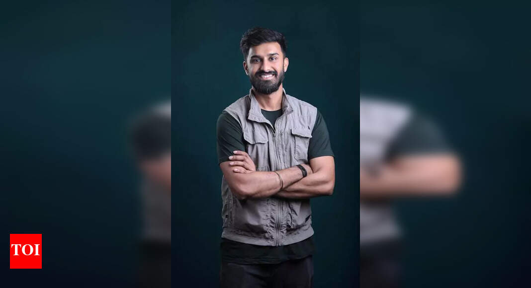 Man in Hulivesha rescues python in Udupi, earns praise on social media ...