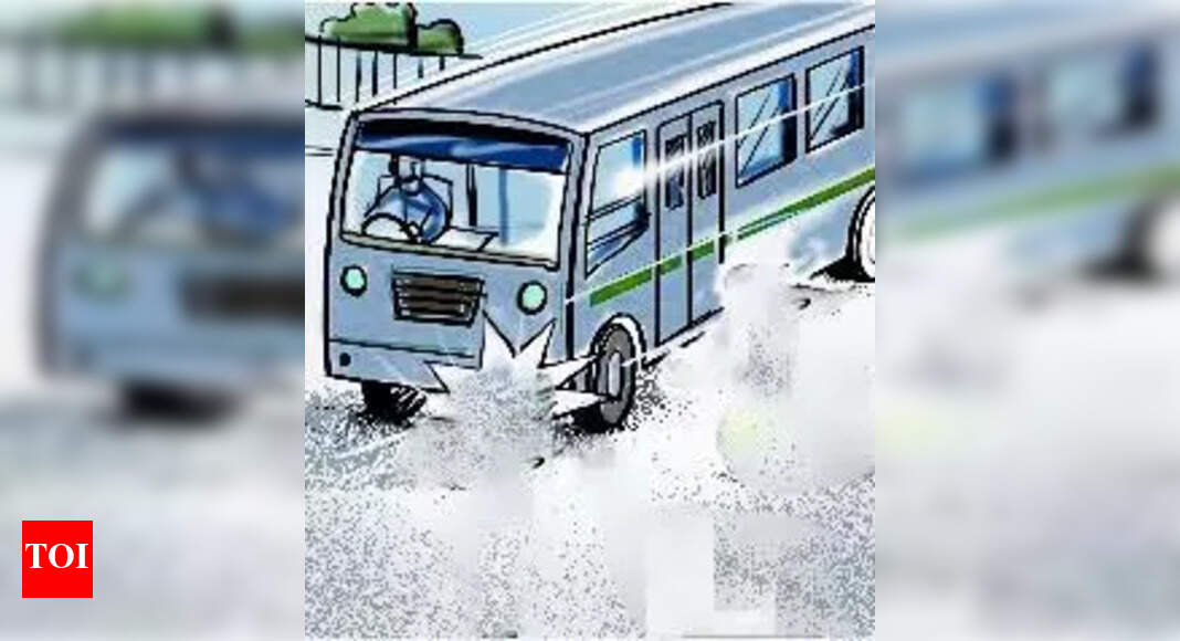 Several injured as bus carrying CRPF jawans overturns in Balod | Raipur ...