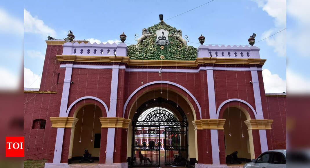 With its grandeur, 125-year-old Durga puja at Ratu Palace still a draw ...
