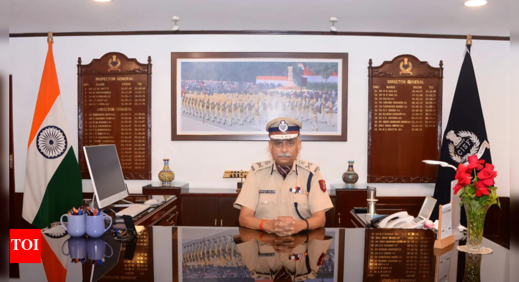 Senior IPS official Praveer Ranjan takes over as CISF DG | India News ...
