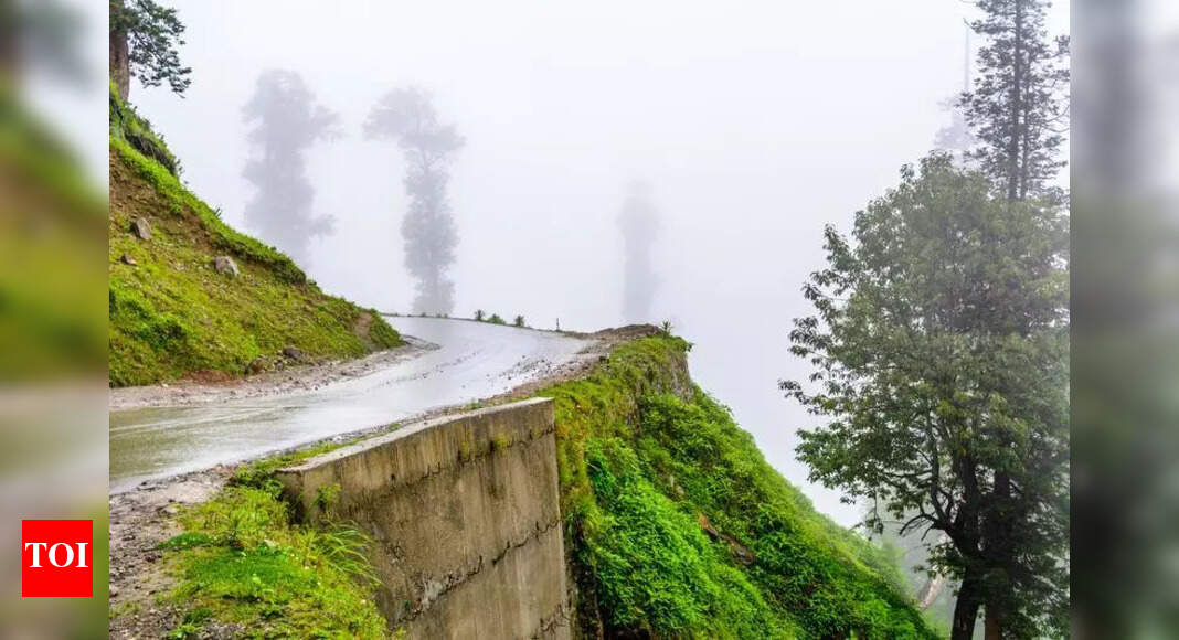 HP chief secretary reviews road restoration, winter preparedness ...