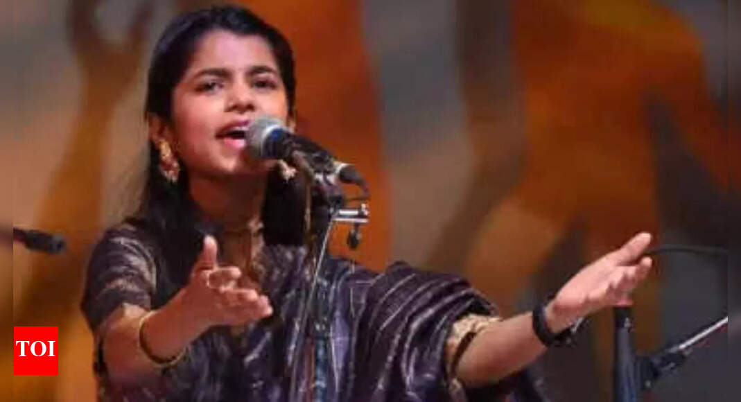 Bihar polls: BJP may field vocalist Maithili Thakur; folk singer meets ...