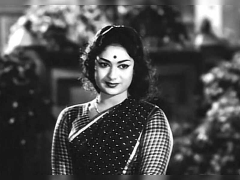 Savitri donated her jewelry | Telugu Movie News - Times of India