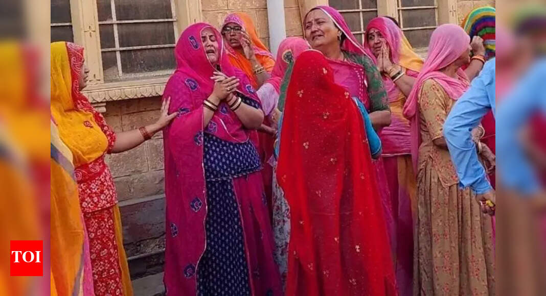 Jaisalmer bus fire toll at21; 2 officials suspended | Jaipur News - The ...