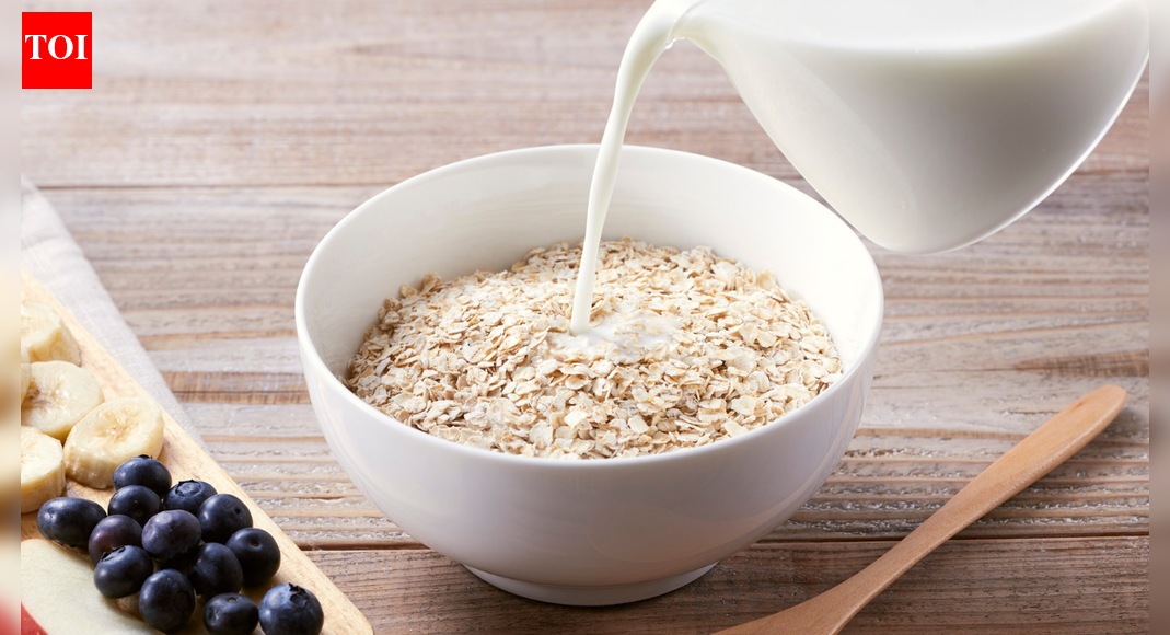 What happens when a person eats oats daily for 30 days: How it impacts ...