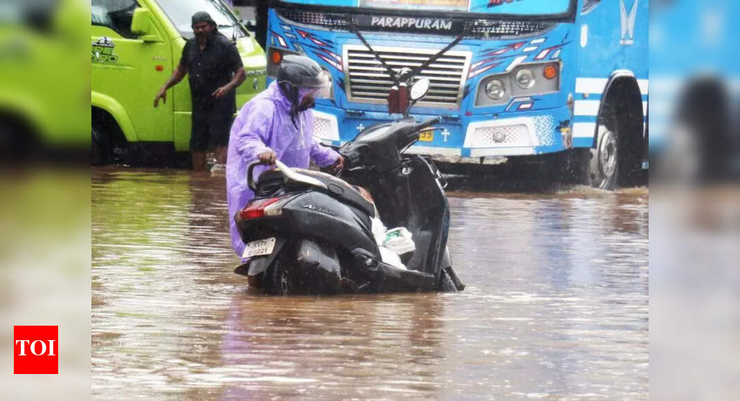 Cyclone Montha effect: Heavy rainfall alert in state today | Kochi News ...