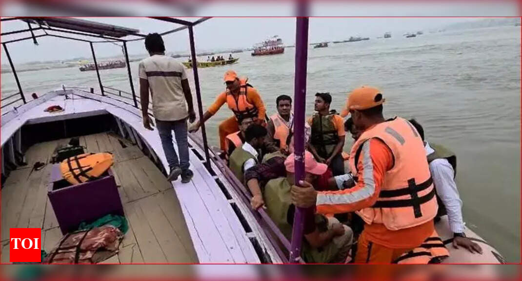 NDRF rescues 20 tourists trapped in Ganga currents in city | Varanasi ...