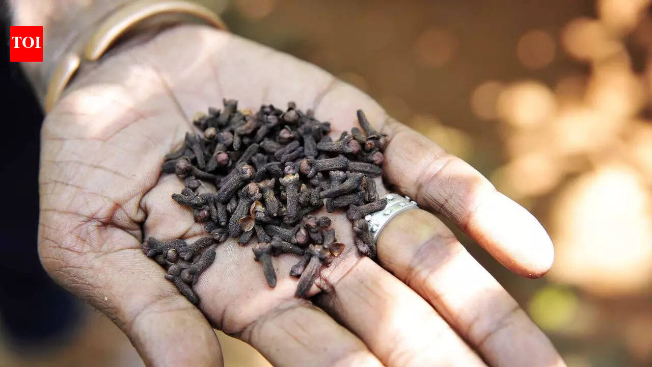 11 health benefits of chewing cloves daily