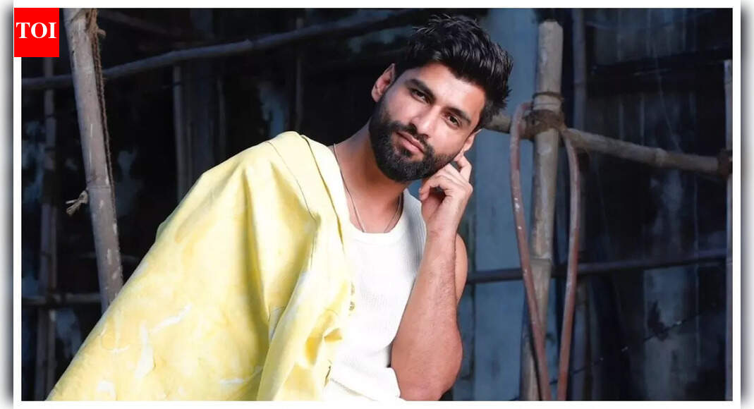 Comedian-actor Harsh Gujral gets roasted for joking about a woman using ...