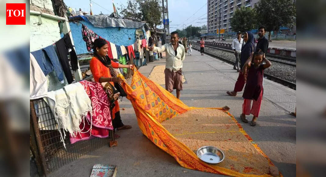 At Azadpur Railway Station, A Free For All | Delhi News - The Times of ...