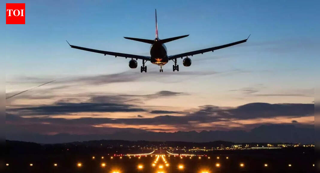 How do airplanes stay up in the sky? 4 forces of flight every aviation ...