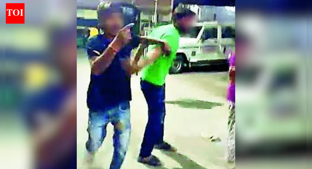 Gujarat: Drunk man creates ruckus at Paldi police station; failed to ...