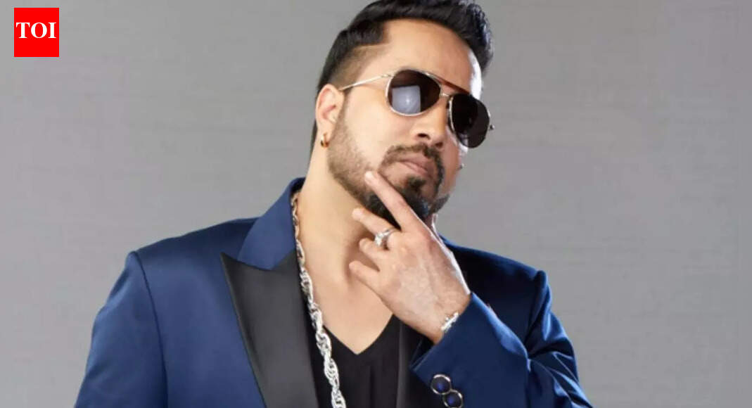 Mika Singh cancels Delhi show after tragic Red Fort blast | - The Times ...