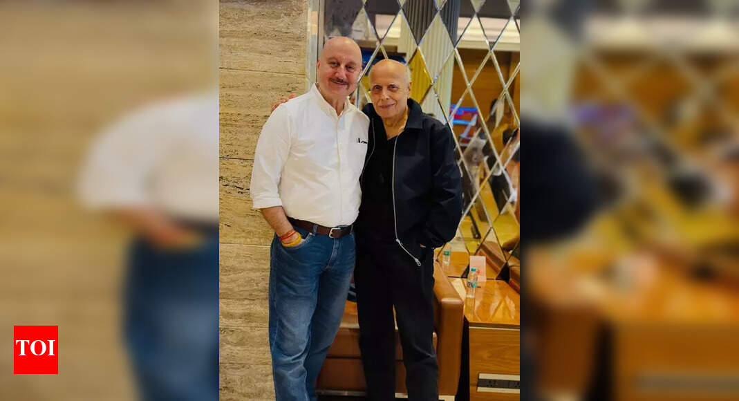 Anupam Kher poses with Mahesh Bhatt as the two bump into each other at ...