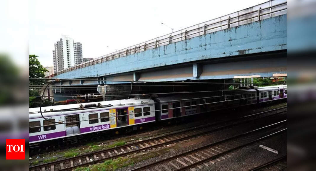 Mumbai: Railway commuter caught with fake season ticket, FIR registered ...