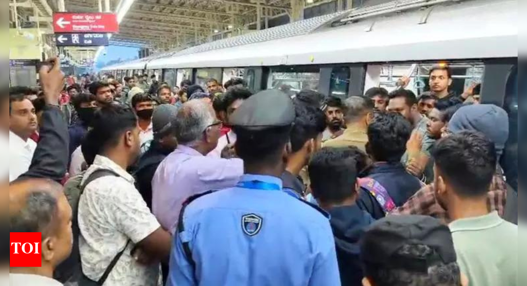 Bengaluru Metro: Commuters block coach doors at RV Road station ...