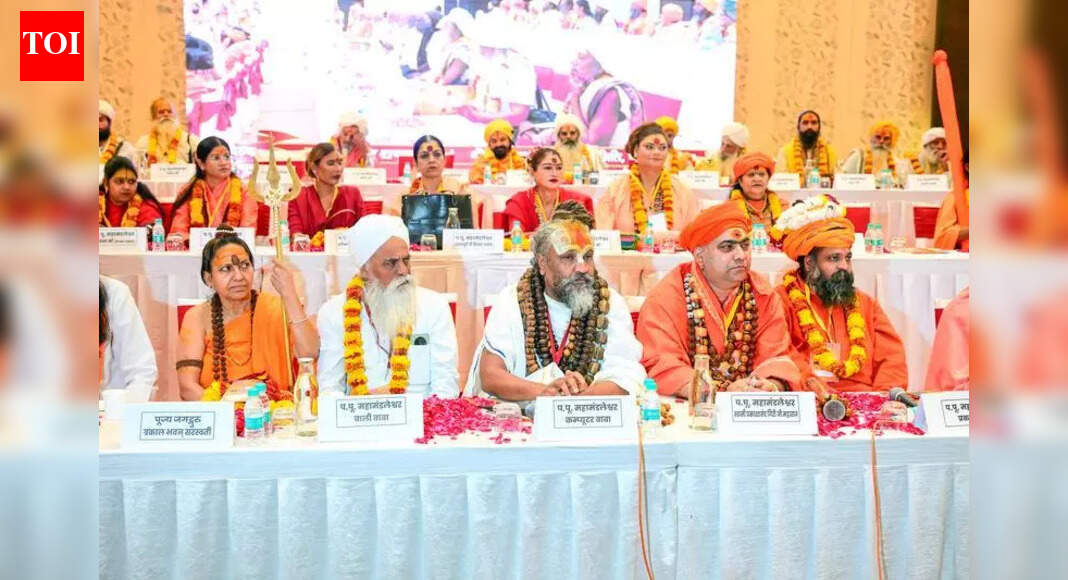 Sadhus demand ‘Rashtra Mata’ status for the cow | Jaipur News - The ...