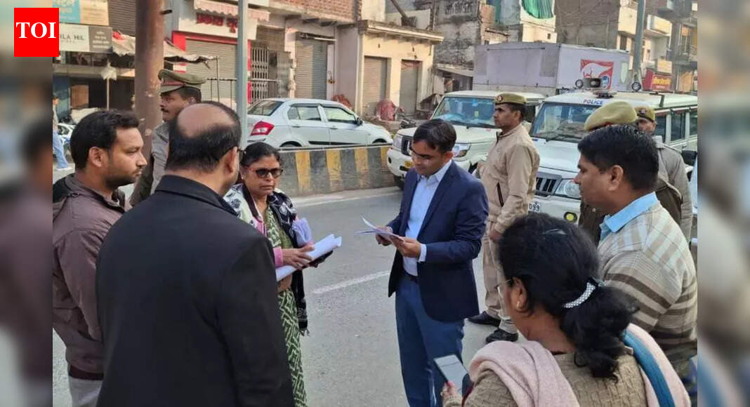 DEO inspects SIR work; min appeals to public to join process | Varanasi ...