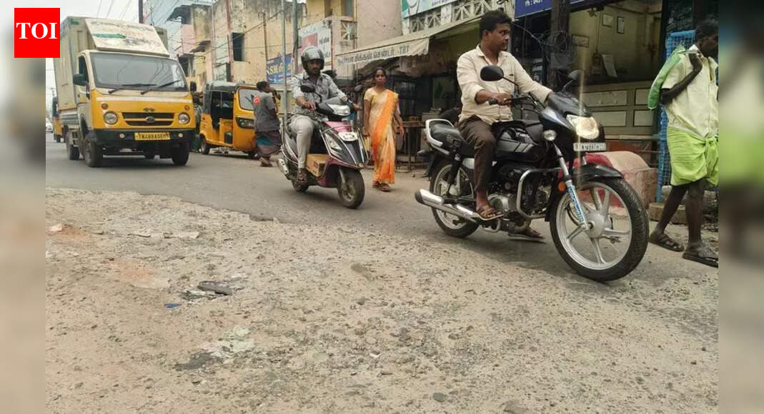 Residents seek urgent fixes on battered Chathiram stretch | Trichy News ...