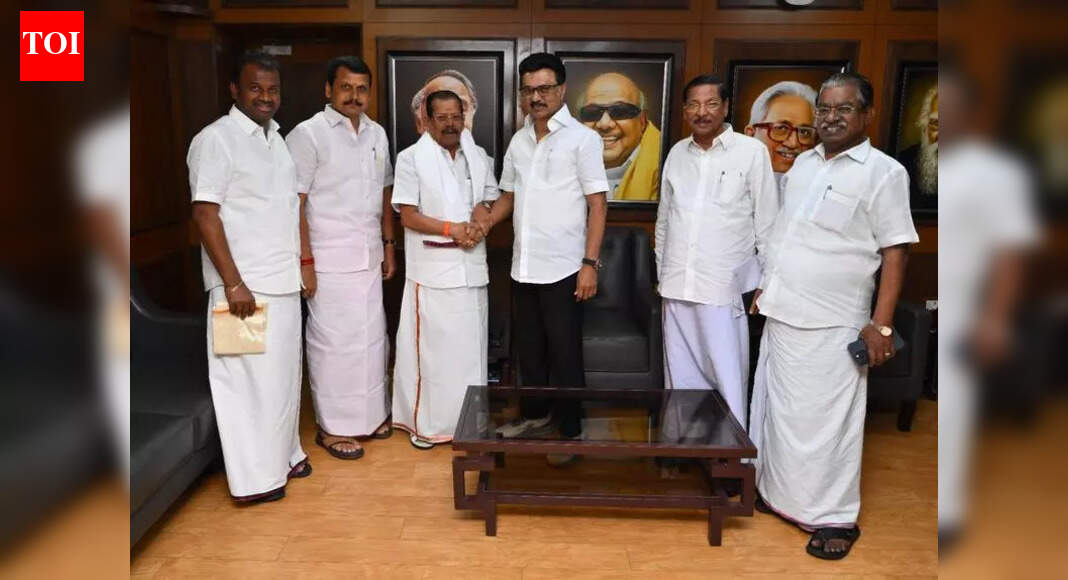 Former AIADMK MLA Joins DMK | Chennai News - The Times of India