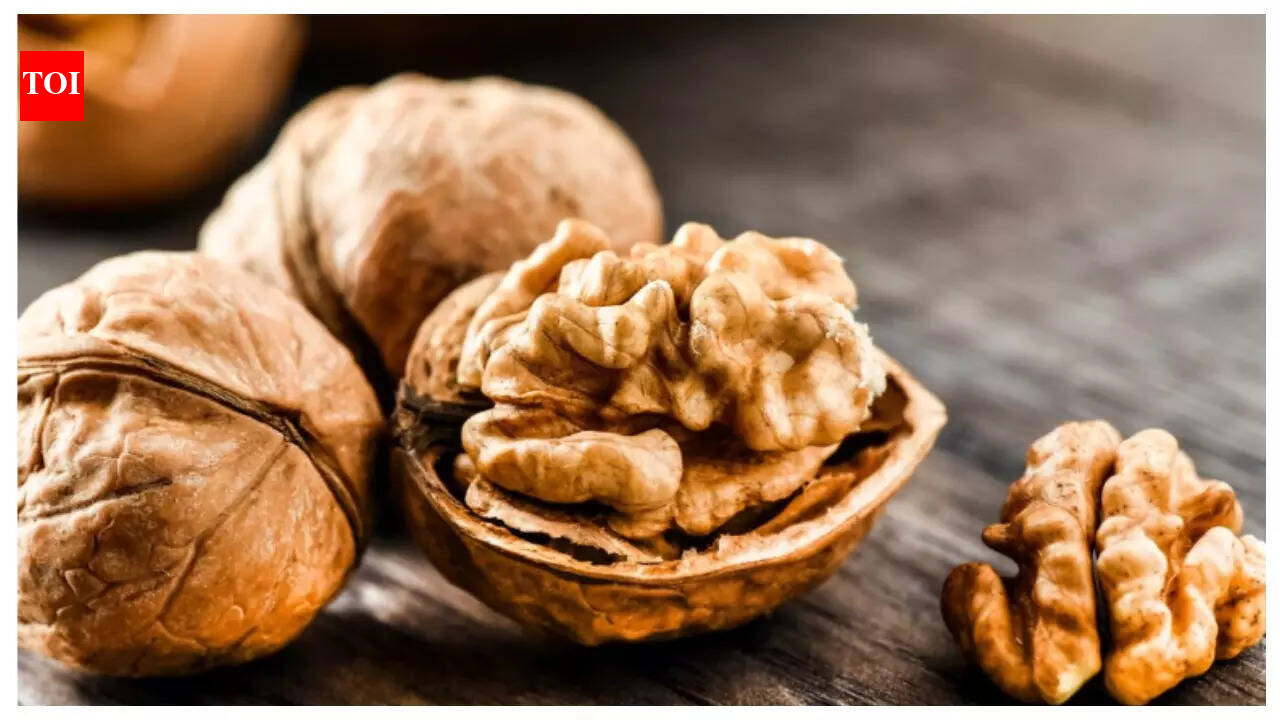 Walnuts Benefits: The right way to eat walnuts for maximum health benefits