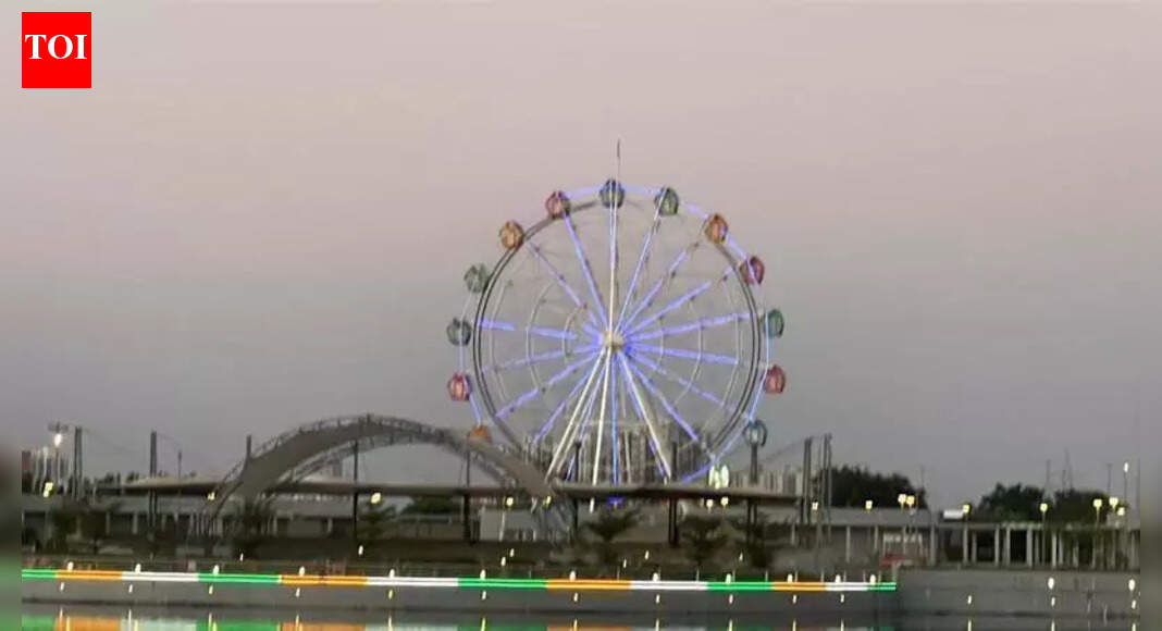 Ferris wheel operator ‘forgets’ family of 4 at top, leaves for home ...