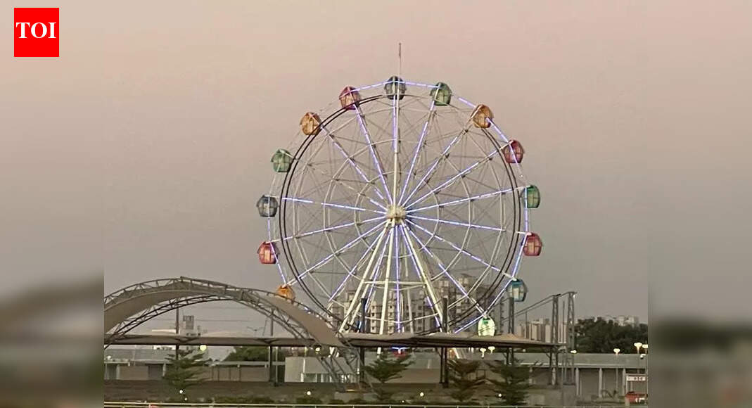 Ferris wheel operator ‘forgets’ family at top, leaves for home | Rajkot ...