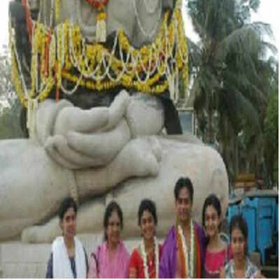 Arjun's Anjaneyar reaches the temple | Tamil Movie News - Times of India