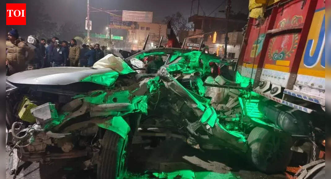 4 friends die as SUV hits parked truck in bid to avoid stray cow ...