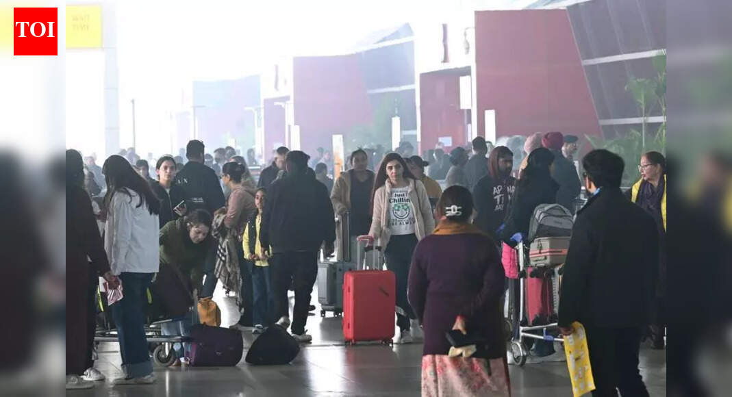 Woes continue as over 500 flights delayed, 27 cancelled | Delhi News ...