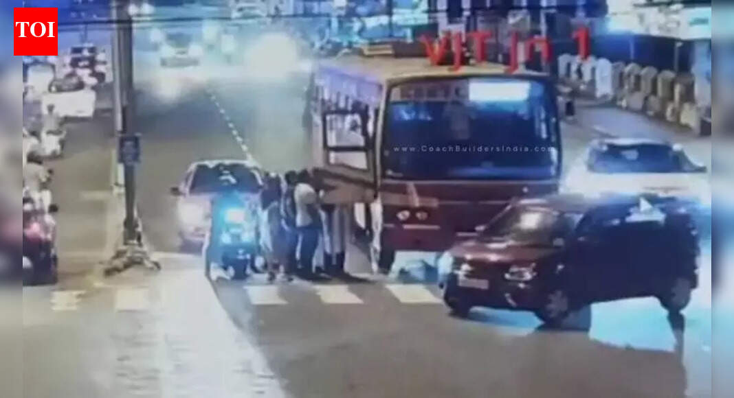 Mid-road scuffle: Notice to ex-Thiruvananthapuram mayor Arya Rajendran ...