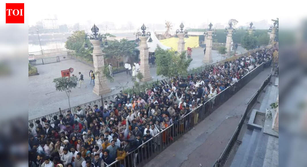 Over 2 lakh visit Mahakaleshwar temple as winter vacation begins ...