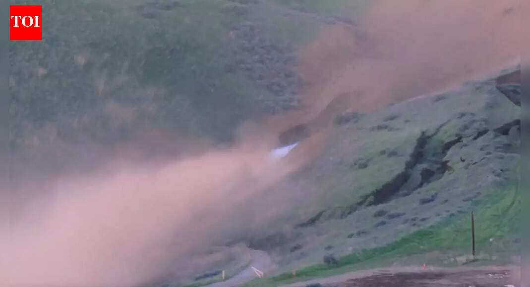 Gas line explosion rocks California: Video shows debris clouds filling ...