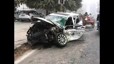 1 dead as 2 cars crash in Mohali — fog the culprit | Chandigarh News ...